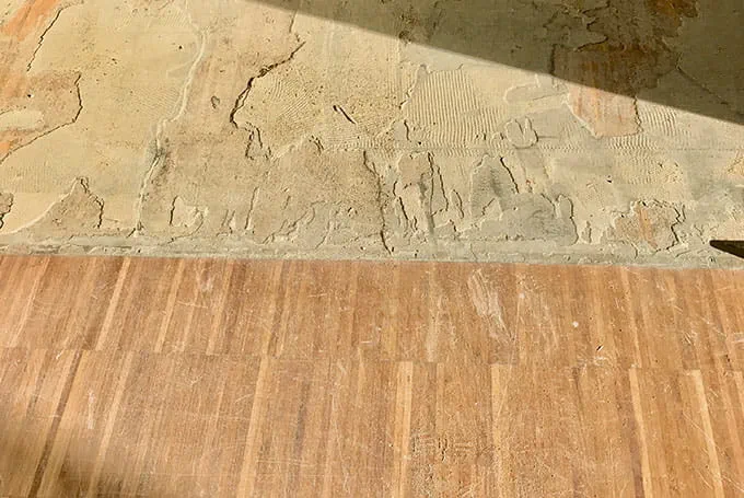 Ta bort limrester från trägolv » Lösa upp spackel och lim